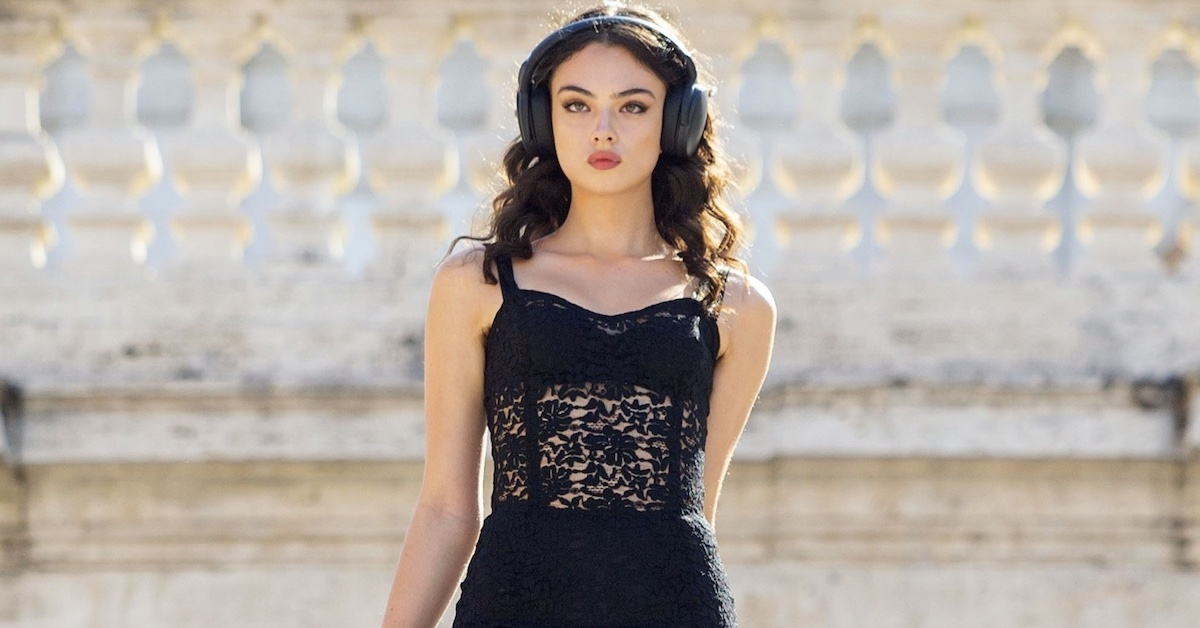 Deva Cassel, córka Moniki Bellucci, w koronkowej sukience Dolce & Gabbana Deva Cassel, córka Moniki Bellucci, w koronkowej sukience Dolce & Gabbana